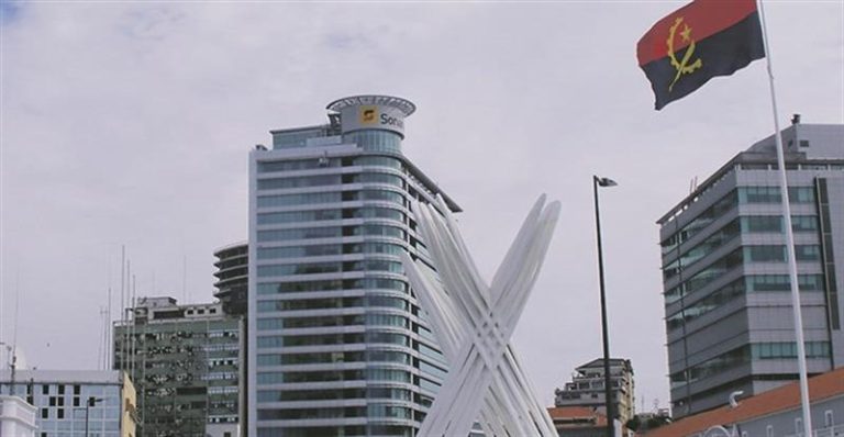 Polícia fecha ruas da baixa de Luanda para impedir manifestação de ...