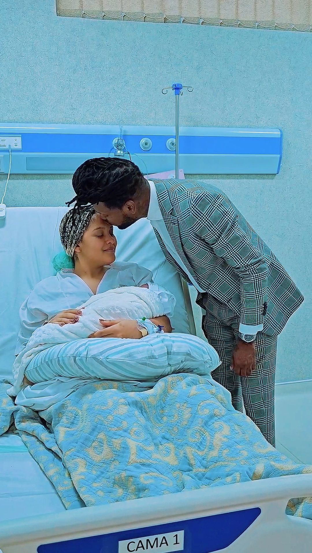 Elisabeth Ventura e Cage One dão boas-vindas a pequena "Ana Júlia ...