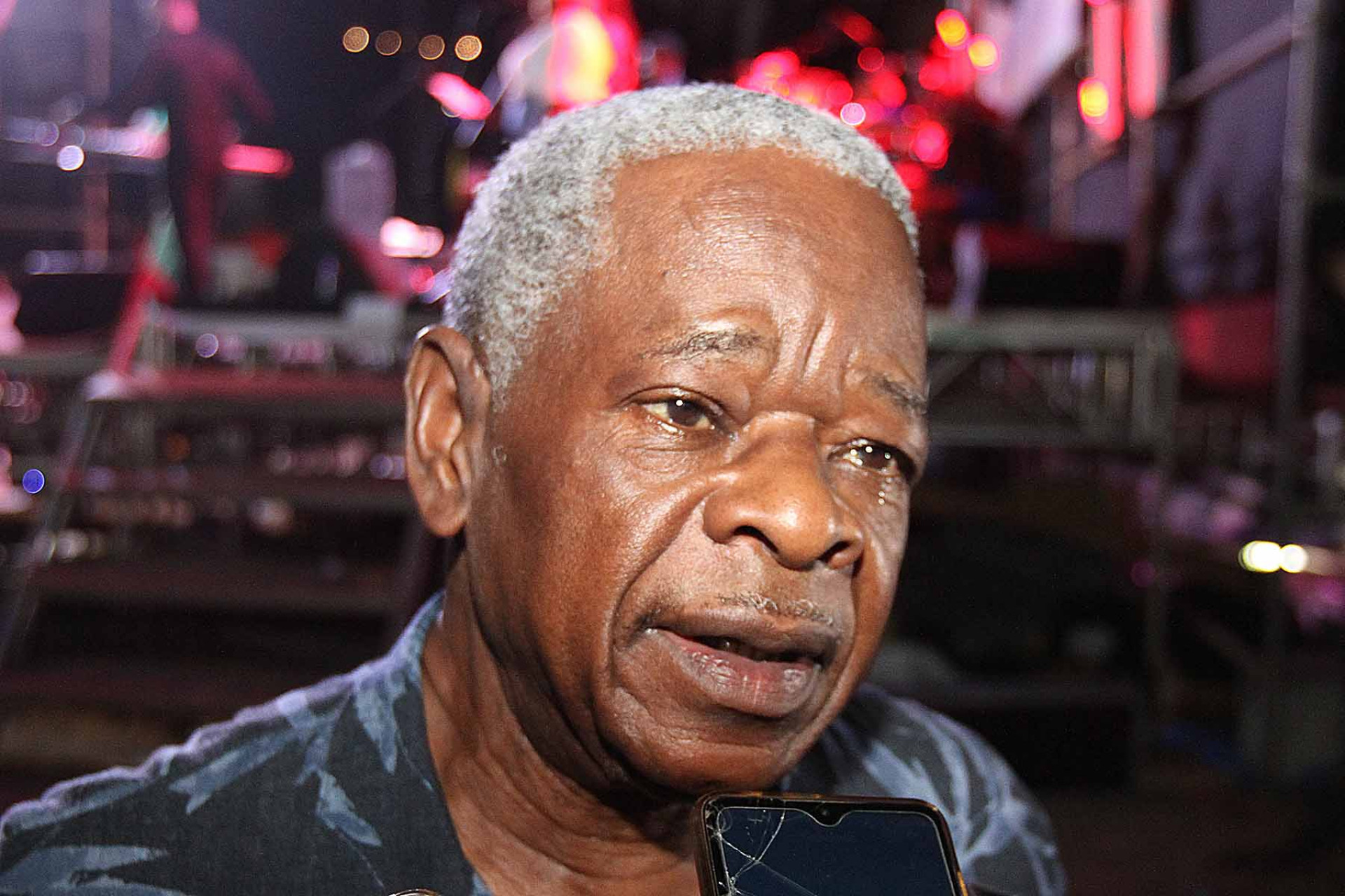 República Democrática do Congo rende homenagem ao músico Sam Mangwana ...