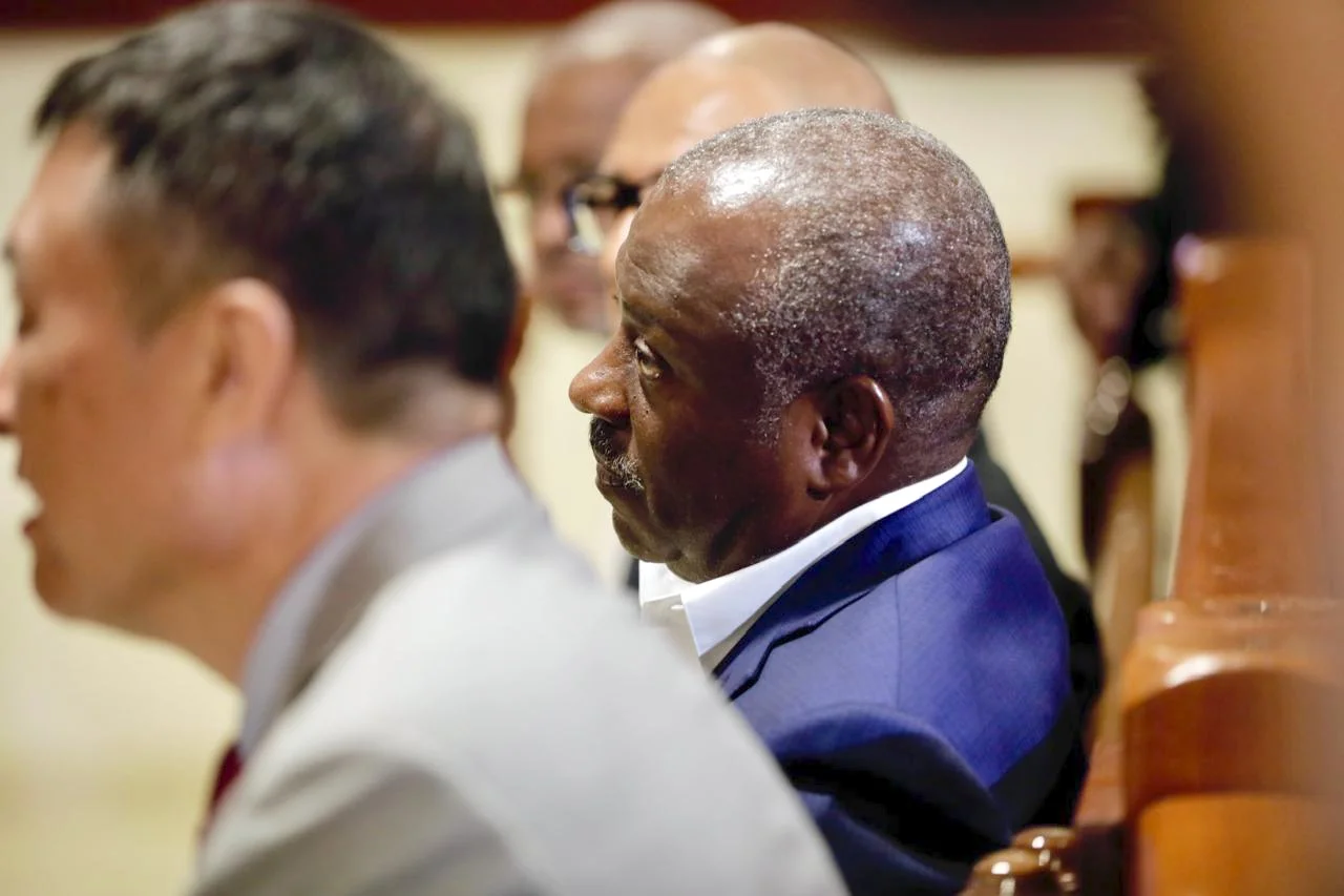 General Dino revela que entrou na CIF a pedido de Manuel Vicente com ...